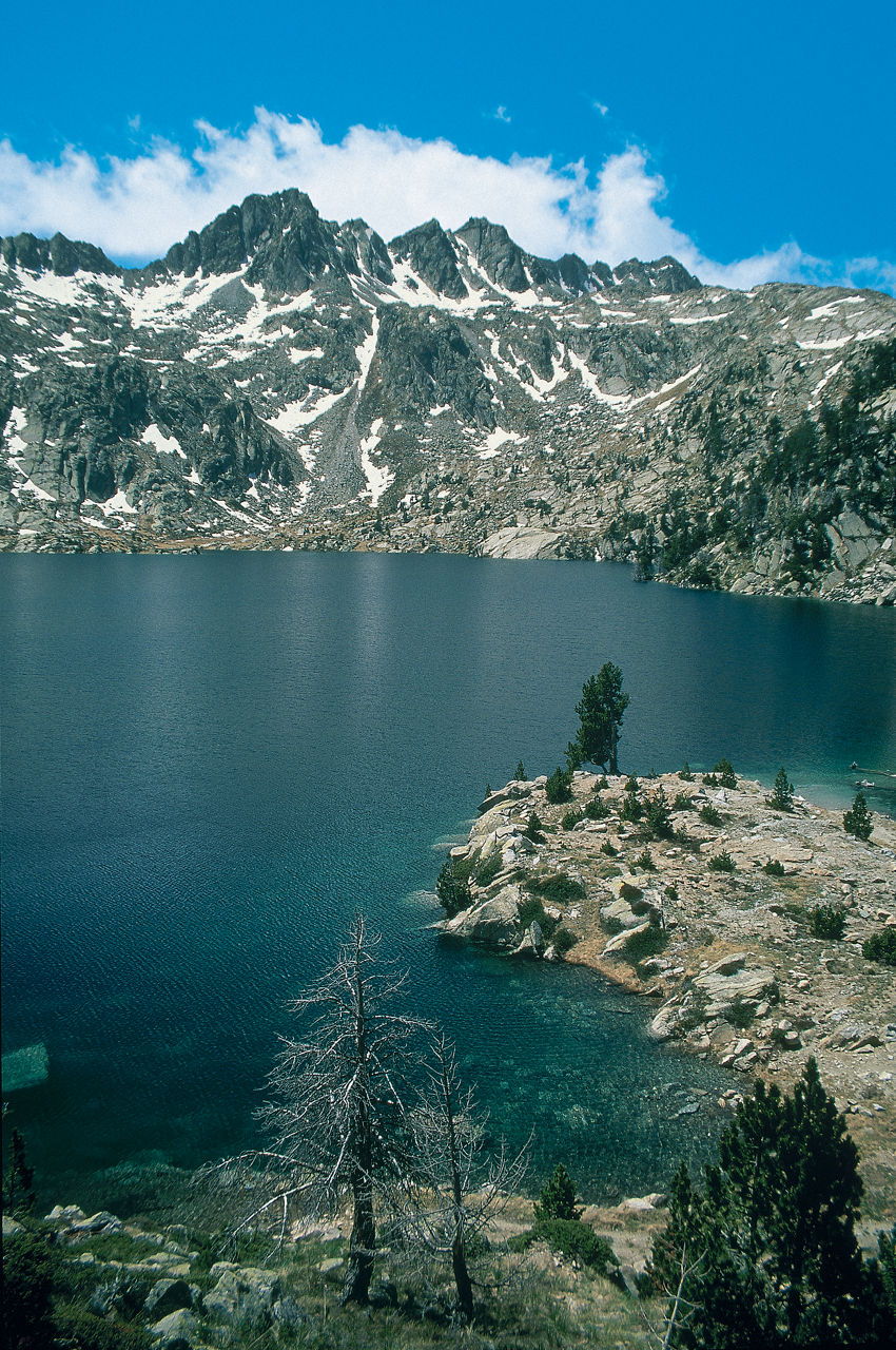 Discover the Aigüestortes and Estany de Sant Maurici National Park