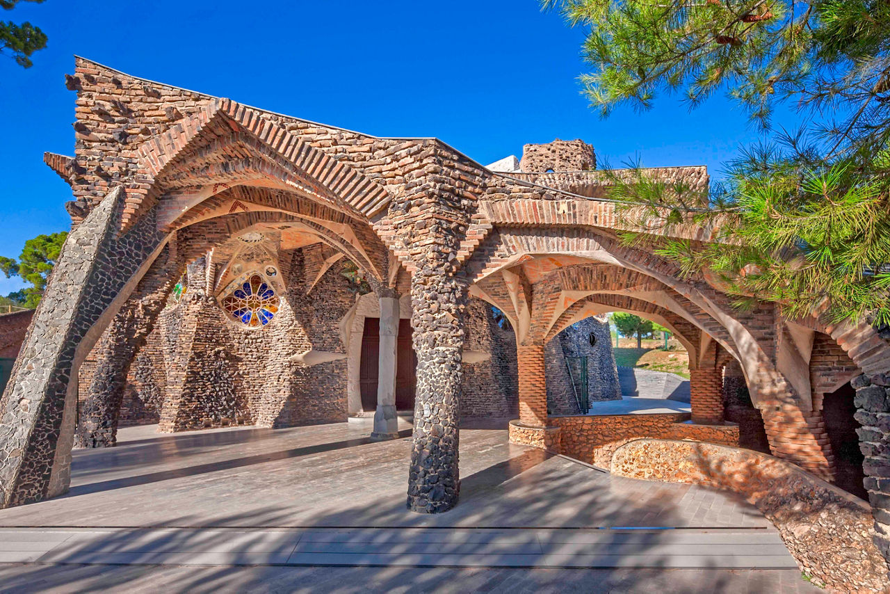 Descubre la Cripta Gaudí - Colonia Güell